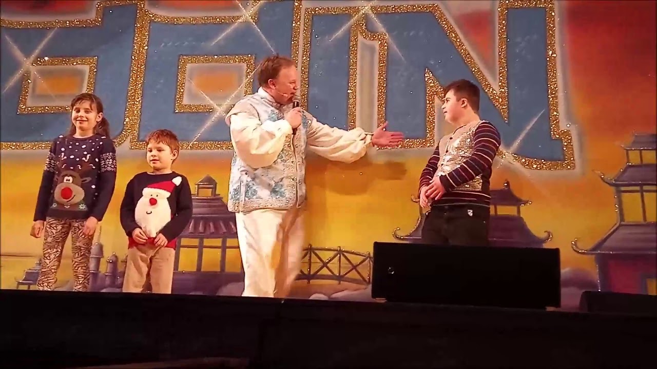 Aladdin Panto 2018 - Reading Justin Fletcher - YouTube
