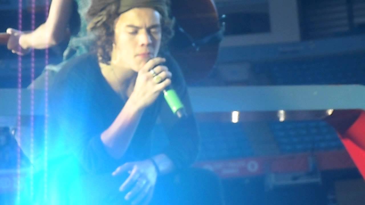 One Direction Little Things Manchester Etihad Stadium June 1st - YouTube
