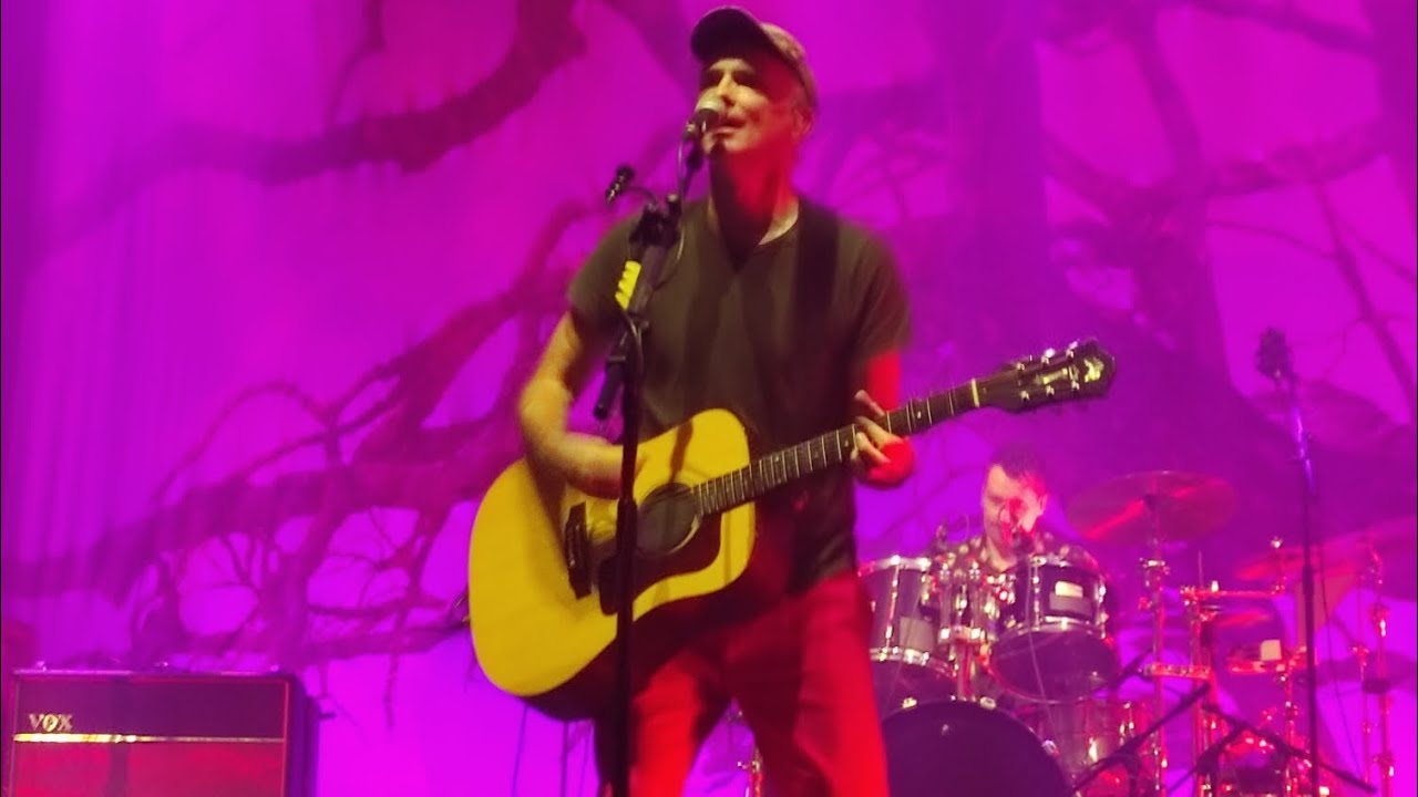 Travis - Sing //live Istanbul//2022 - YouTube