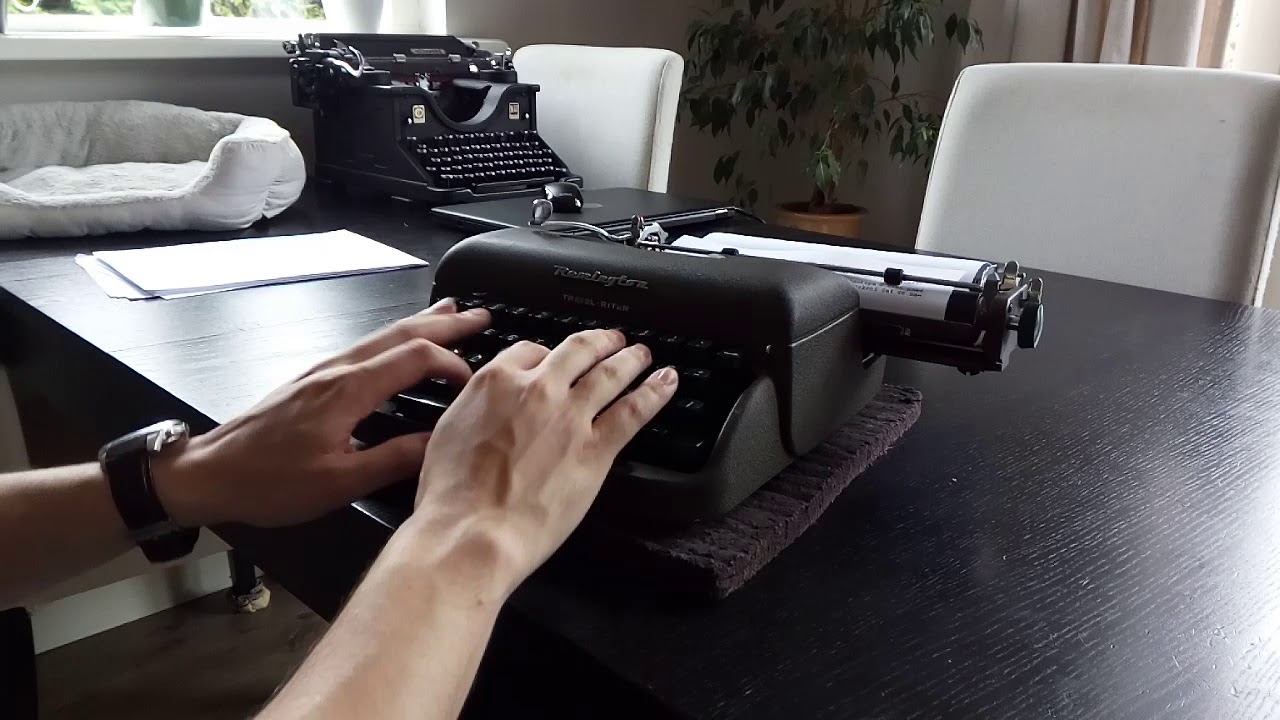 Remington Travel-Riter typewriter 1956 - YouTube