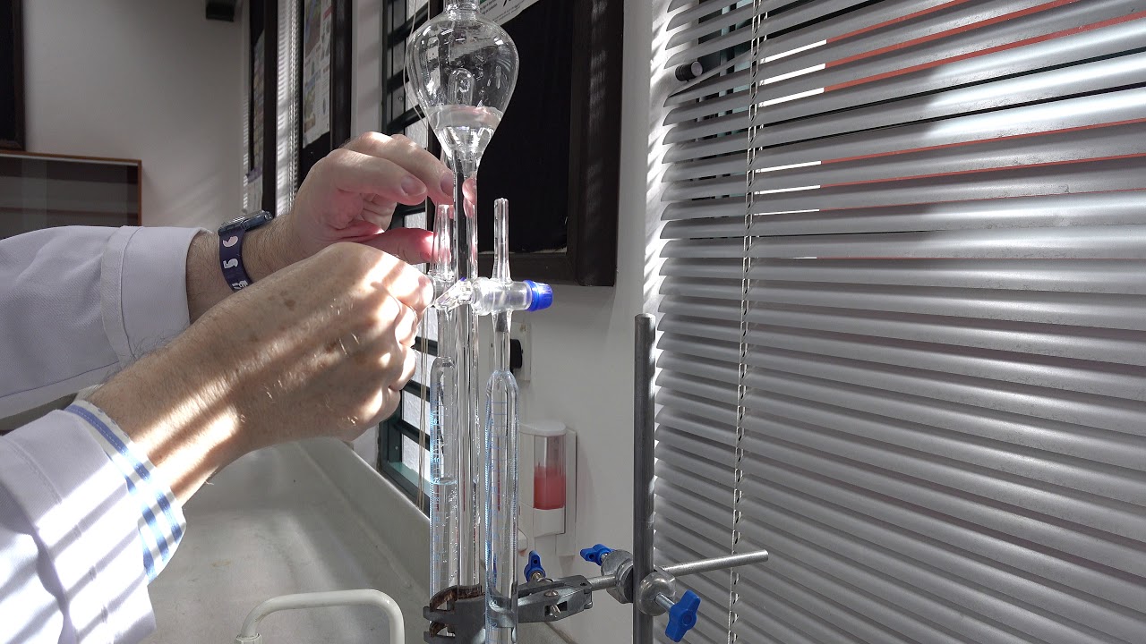 Hofmann voltameter Part 2 Testing the gases C0036 - YouTube