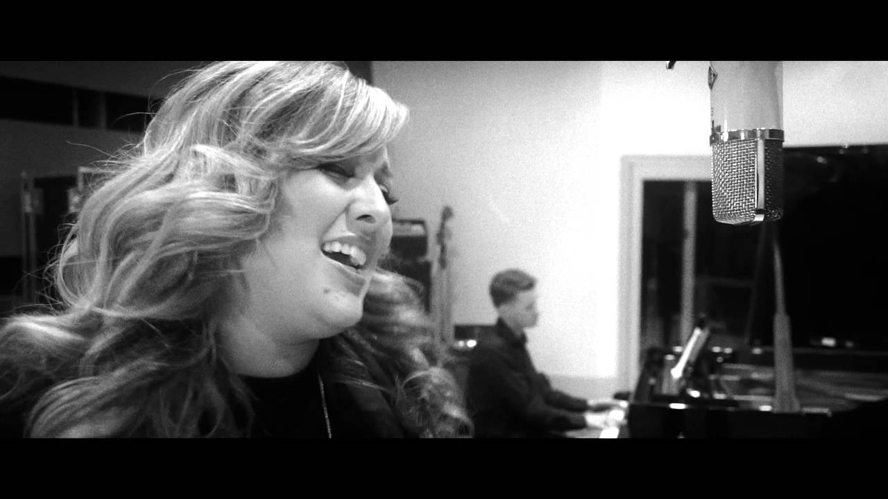 Leanne Mitchell- I Put A Spell On You (Live In London) - YouTube