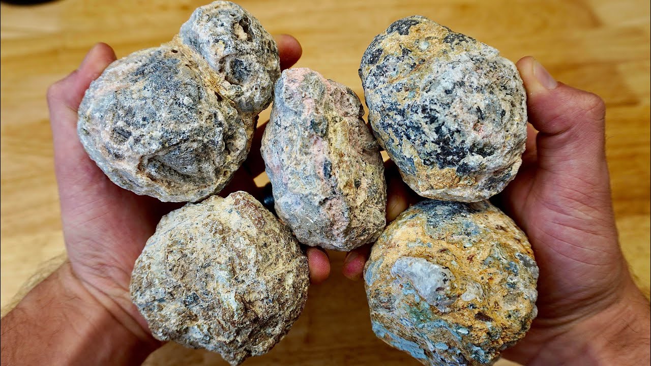 I used a saw to cut geodes open! - YouTube