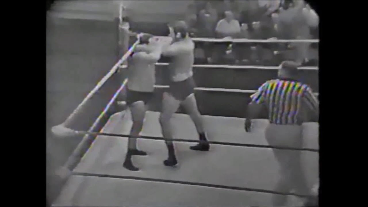 Blackjack Lanza With "Pretty Boy" Bobby Heenan VS Johnny Case 5/17/1969 ...
