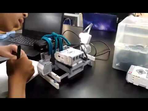 EV3 light sensor experiment - YouTube