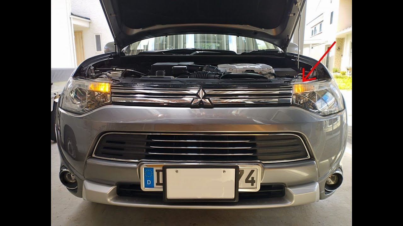 OUTLANDER PHEV GG2W イジリ No126 2024 フロント ウィンカーランプの交換の仕方 - YouTube