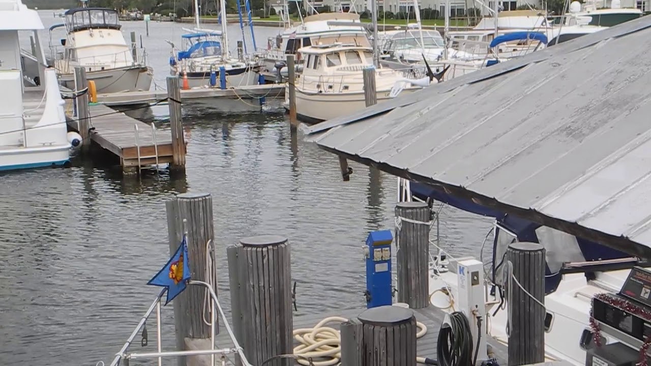 Docking practice in Vero Beach, Gulfstar 44 MC - YouTube