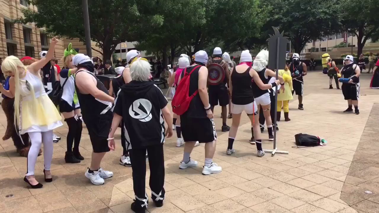 Giant cosplay dance party at A-Kon 28! - YouTube
