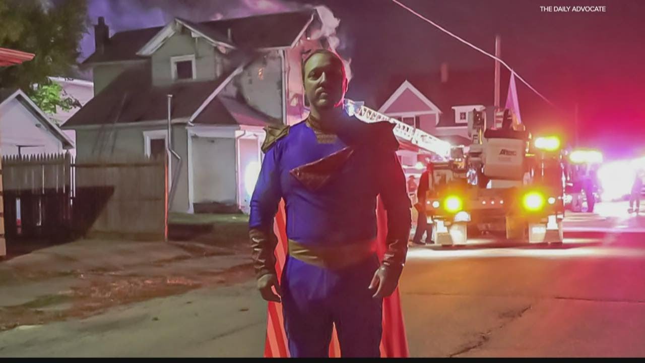 'Superhero' rescues man from burning home on Halloween - YouTube
