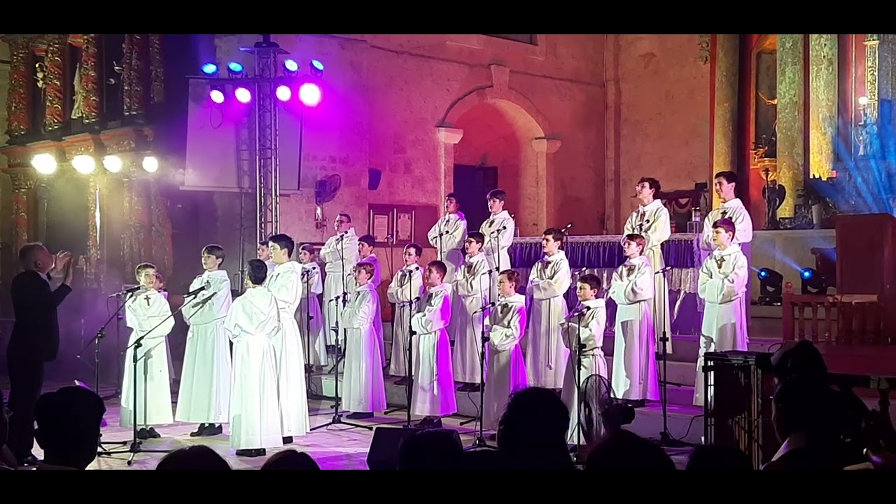 silent night by the little singers of Paris - YouTube