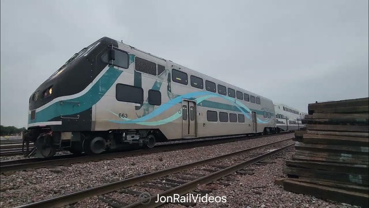 10/14/24 Pre: WB Metrolink 607 passes by NS 7668 & NS 9975 spotted just west of Commerce - YouTube