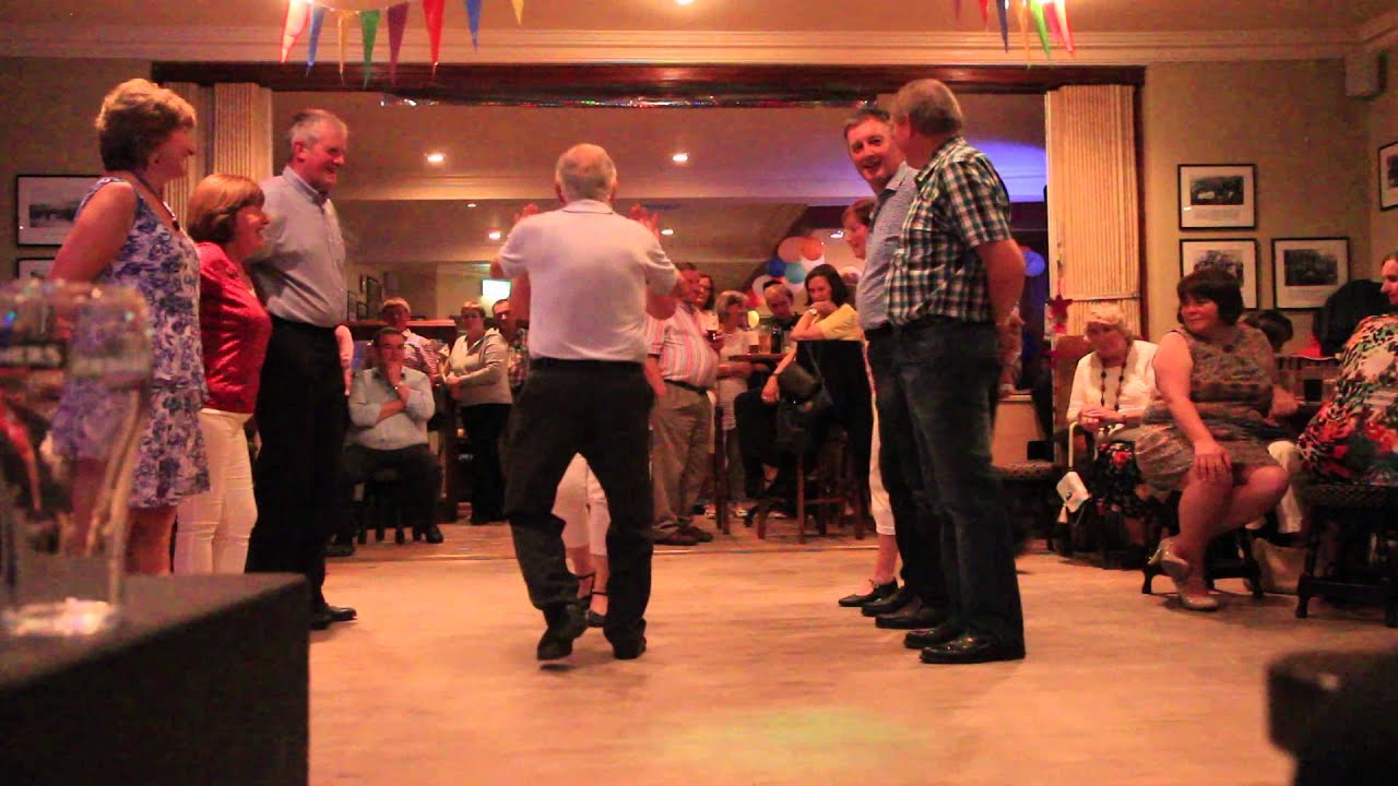 Irish Set Dance at the Blackwater Tavern - YouTube