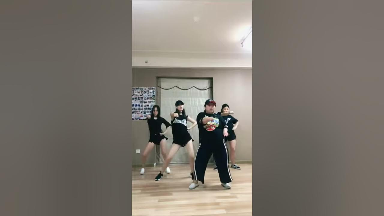 药药切克闹!煎饼果子来一套!我说切克你说😏😏 ️格子阿姨 💗小五~ Youtube