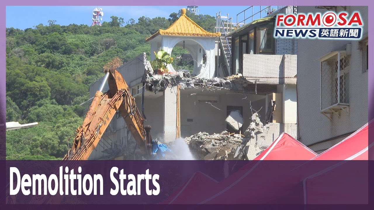 Demolition of sunken Dazhi building starts｜Taiwan News - YouTube