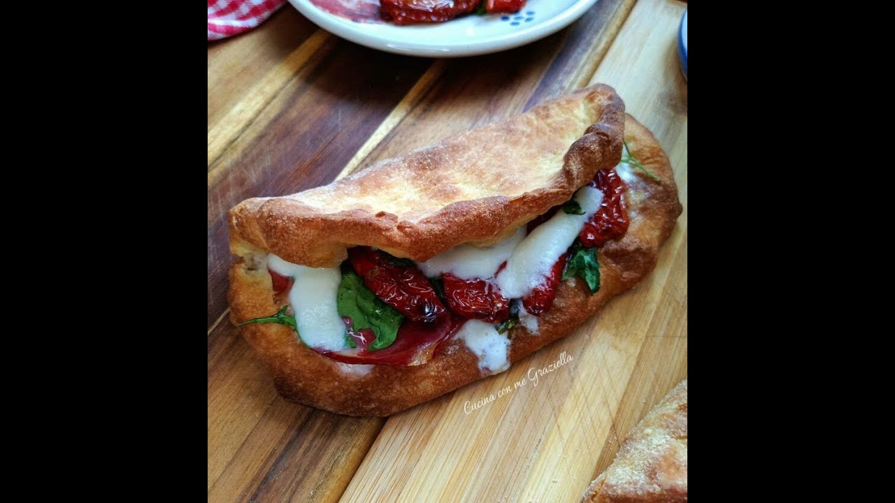 Panzerotto baciato: la pizza che sorprende, ricetta al forno - YouTube