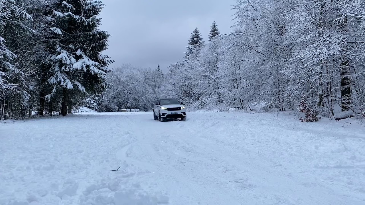 Range Rover velar on snow . - YouTube