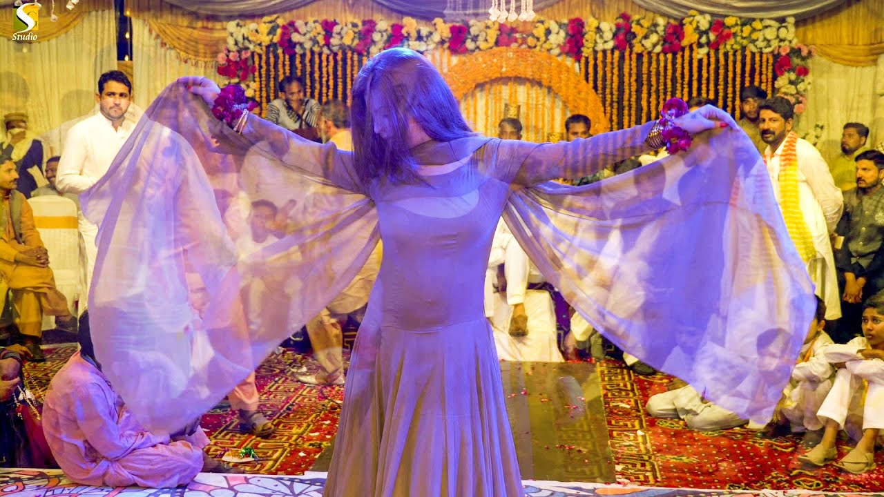 Hani Sheikh Dance Performance Sahiwal Show 2022 - YouTube