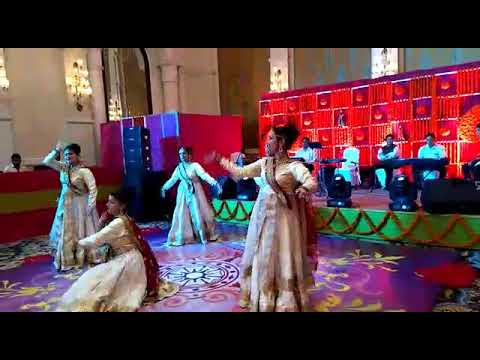 Mehndi rang layee. VINITA nautiyal. - YouTube