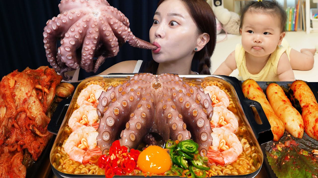 오동통 문어 통으로 들어간 🐙 즉석 문어라면 ! 미소가 잠든사이 🌙 Korean Spicy Ramen with Octopus ...