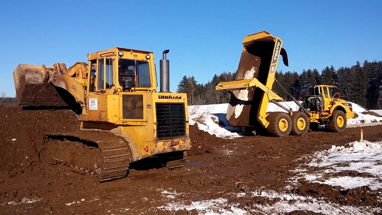 Abräumarbeiten mit Volvo Bagger EC460B, Dumper A30G und Liebherr LR 641 ...