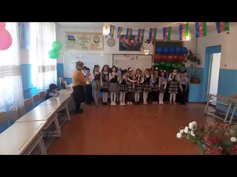 33 sayli məktəbdə 4c sinif şagirləri ilə müəllimə Y.Ətrabə birlikdə Bayraq günü 08.11.2019  p1