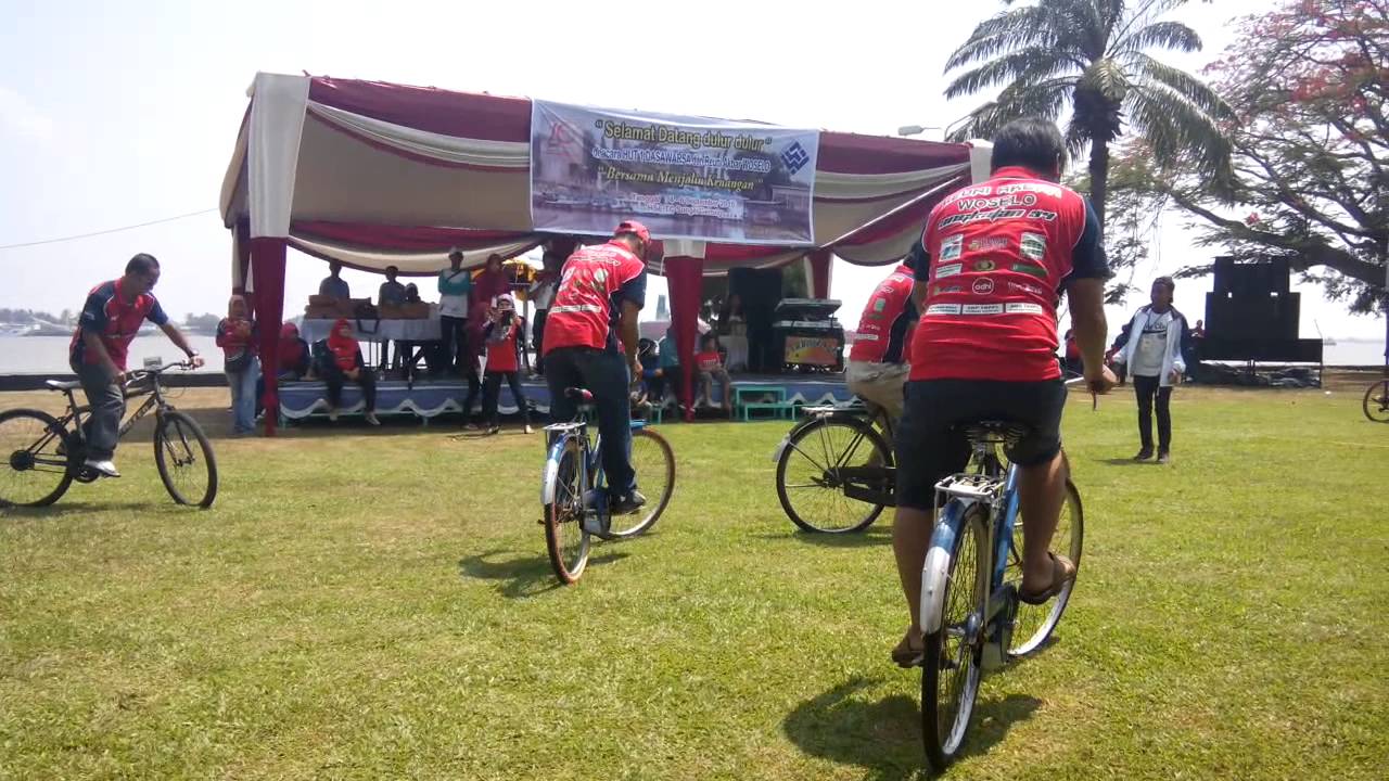 Acara lomba sepeda lambat - YouTube