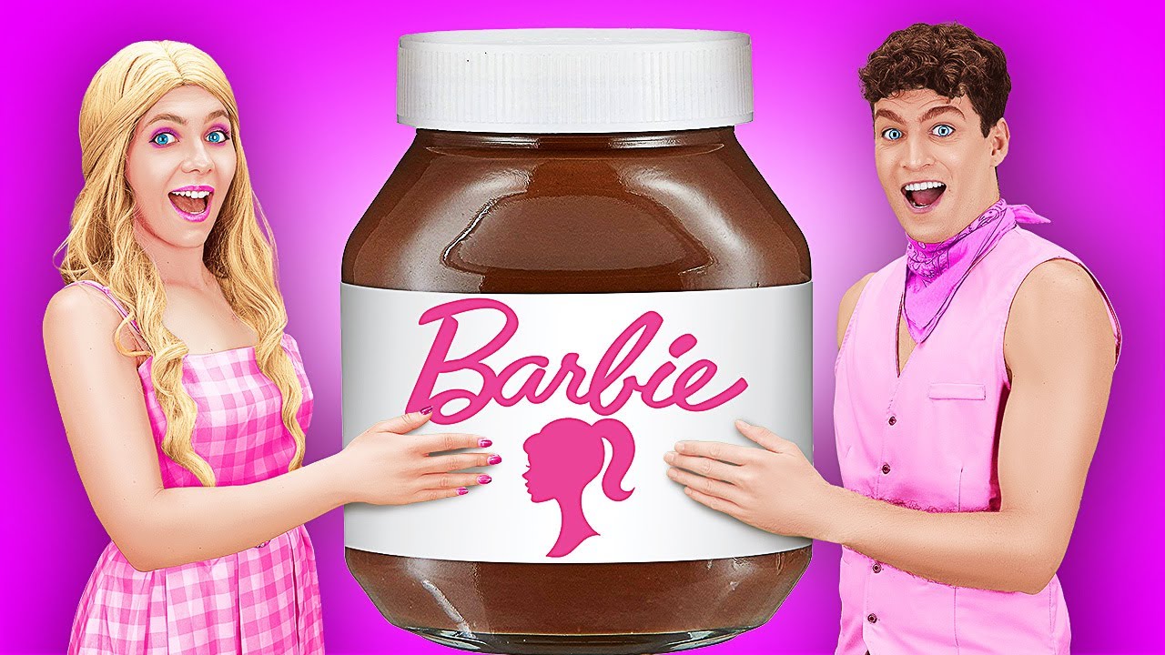 BARBIE VS KEN 💞 DEFI ALIMENTAIRE || Manger de la nourriture rose ...
