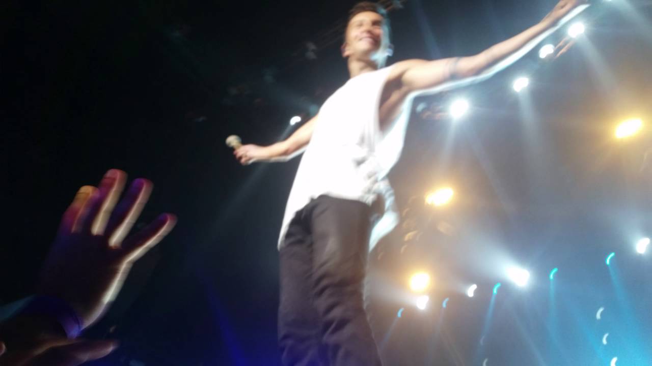 Twenty One Pilots Tyler Joseph Drums on Crowd at Portland Emotional ...