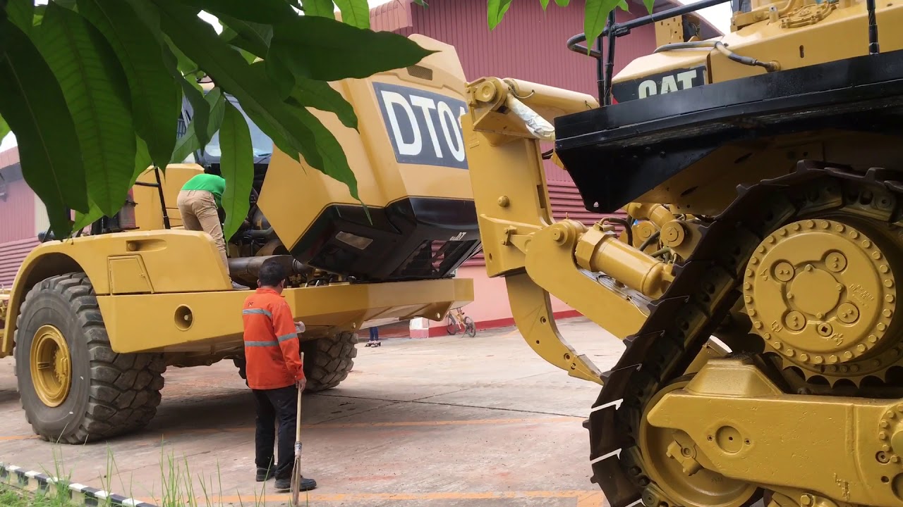 Bulldozers D8R and ADT-740B. Caterpillar - YouTube