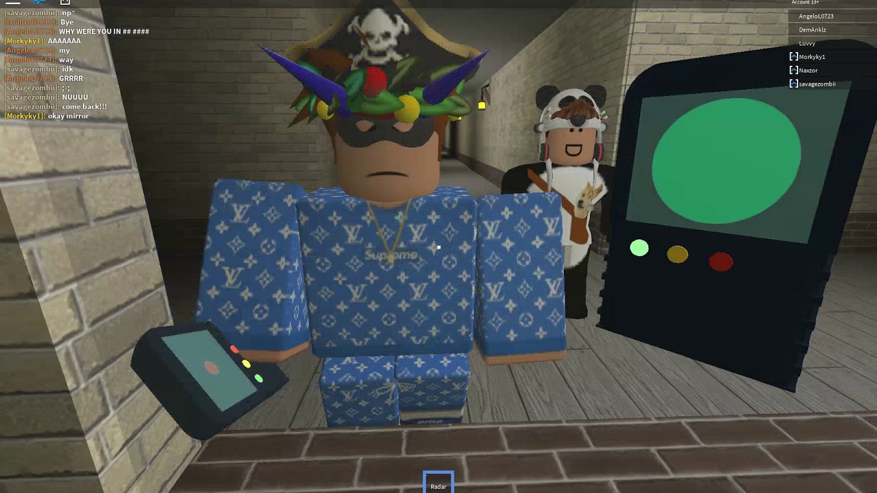 ROBLOX IDENTITY FRAUD GUIDES FOR FIRST MAZE | Roblox Gameplay - YouTube