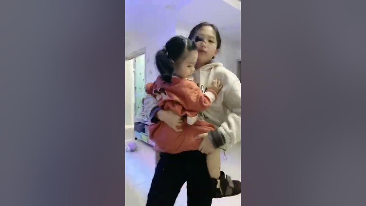 大家都在试 出于好奇我也试一下 我承认我输了 输的一塌糊涂😂哥哥直接把妹妹抱走是要跟我绝交啊记录美好童年 2021有你真好 双胞胎的日常生活 家有萌娃 Youtube