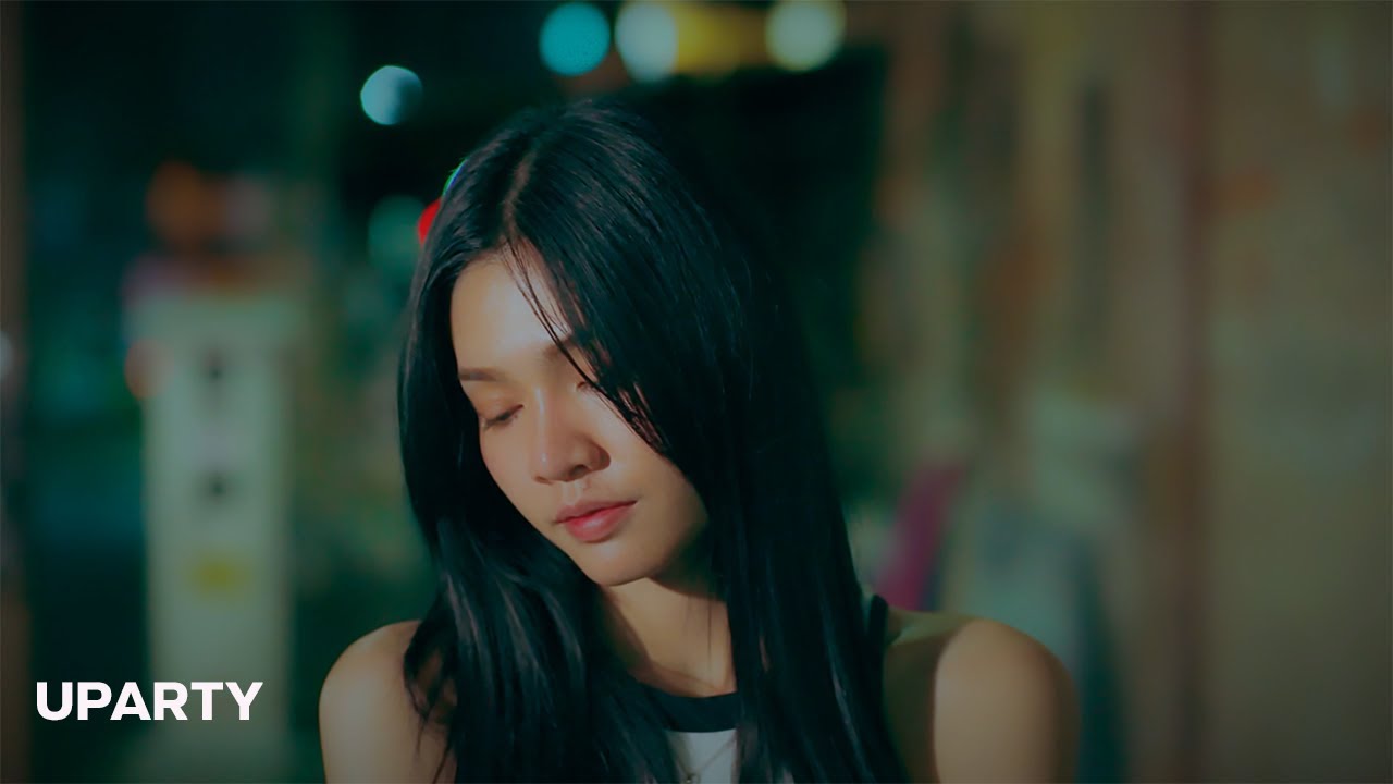 ผีเห็นผี Cover version แอคกี้ Uparty - YouTube