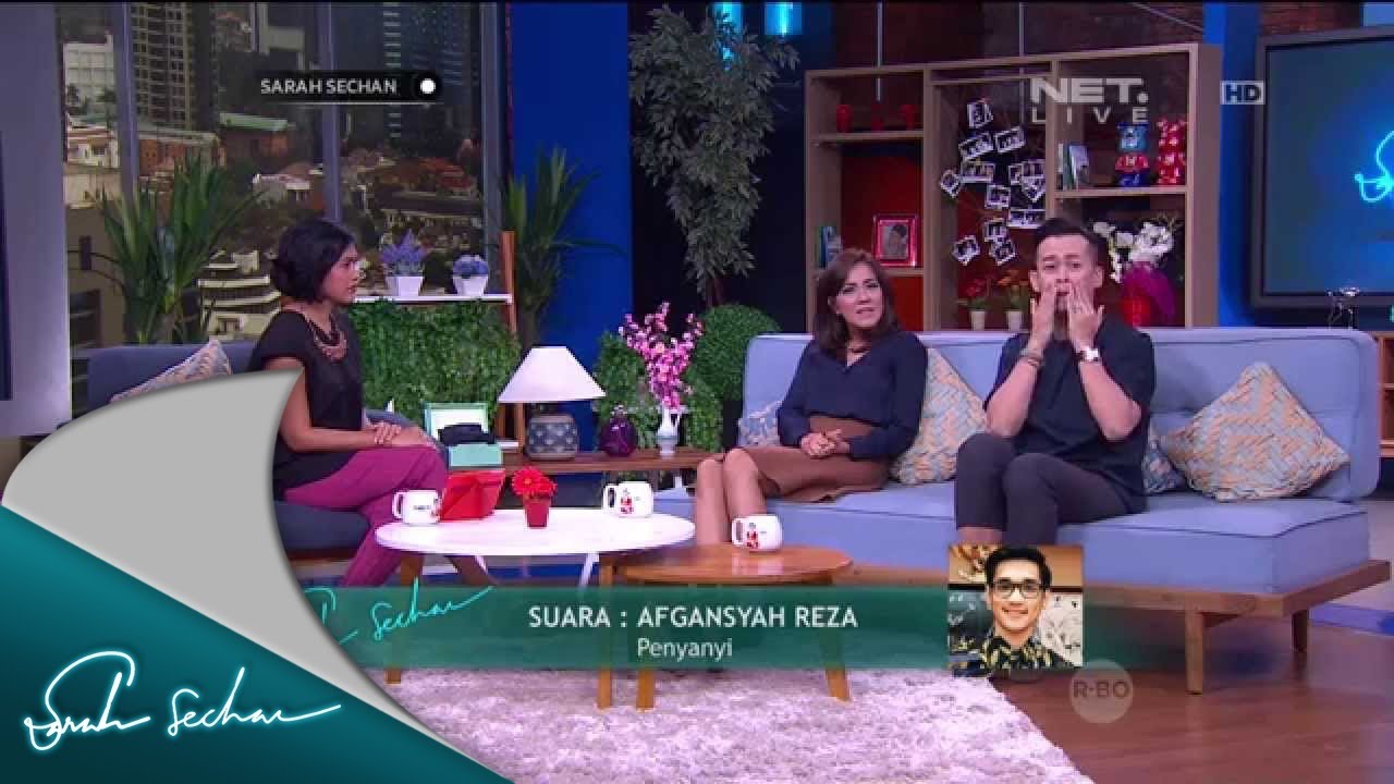 Ivy Batuta Pernah Jatuh ke Kolong Panggung Saat Jadi MC - YouTube