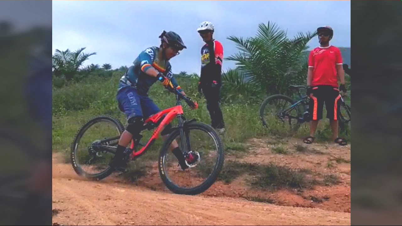 belajar how to drift your bike - YouTube