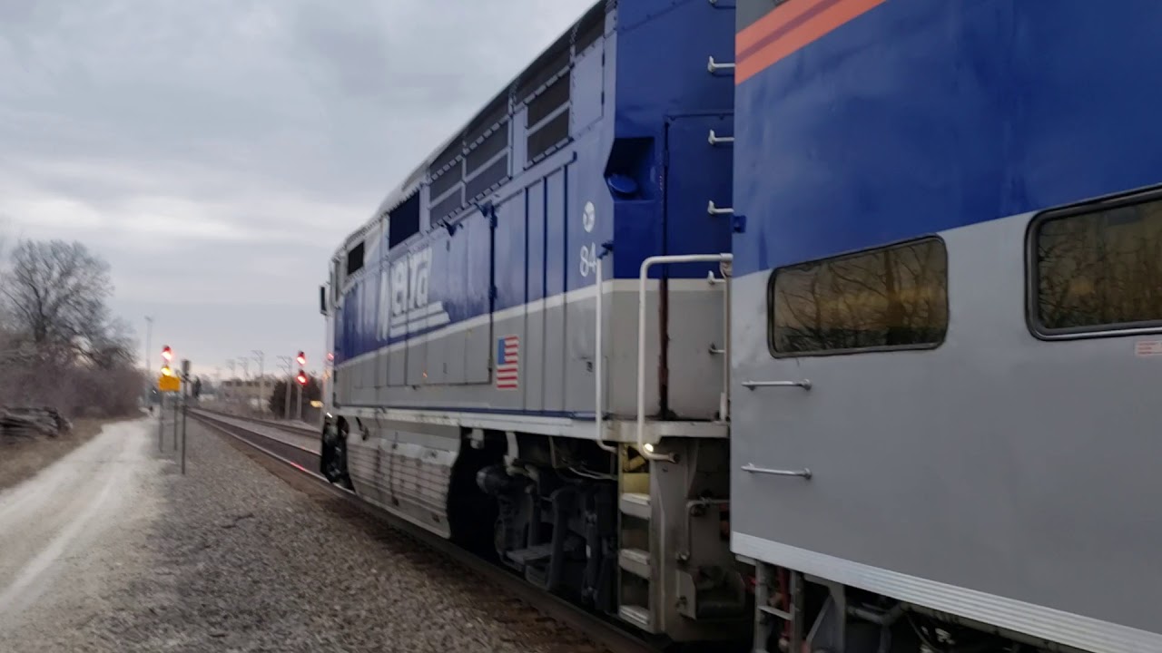 F59phi Metra 84 (HORN SHOW) - YouTube