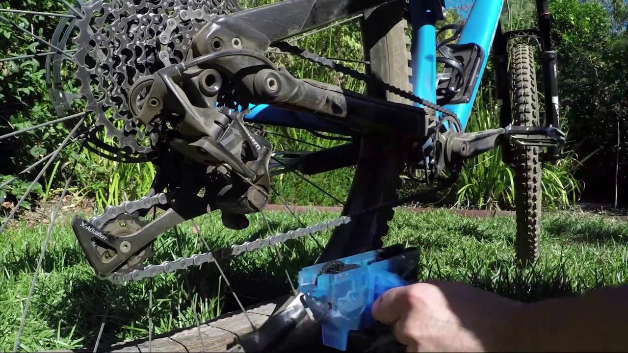 Park Tool Chain Cleaner Scrubber Review + Drivetrain and Bike Clean ...