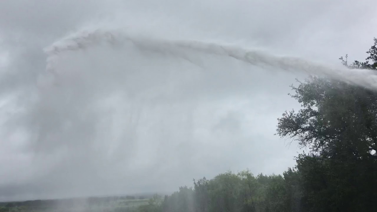 Oshkosh P-19 fire truck. Double turret water spray test - YouTube