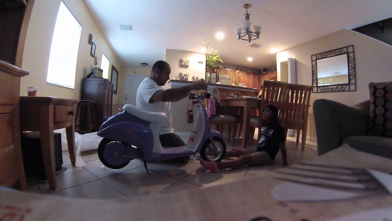 Unboxing Of Razor Pocket Mod Betty - YouTube