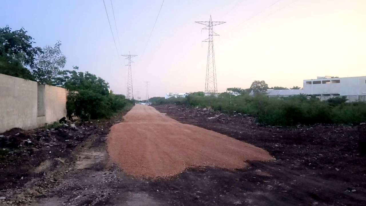 Vídeo Construyen calle sin permiso bajo cables de alta tensión de la ...