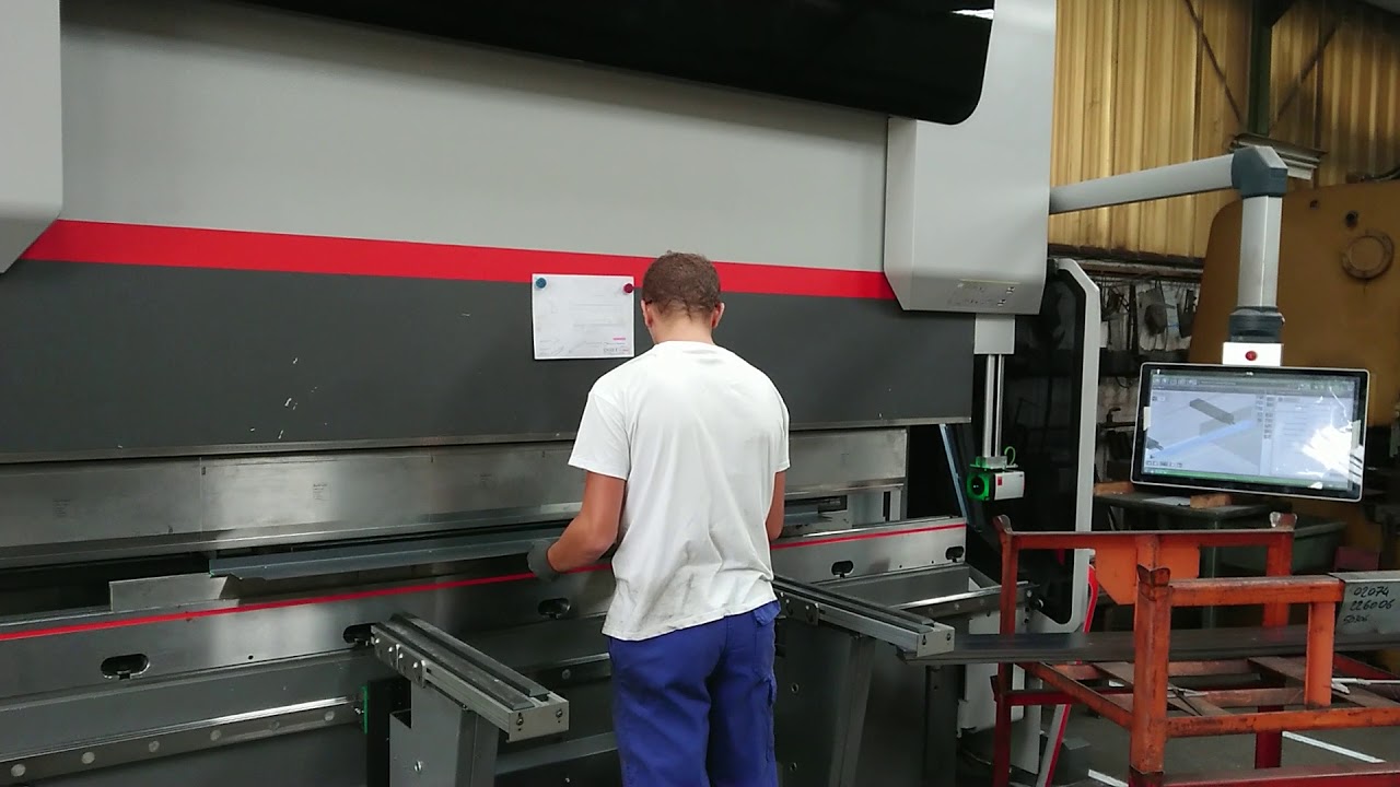 Démonstration - Mise en forme, Pliage d'une pièce - YouTube