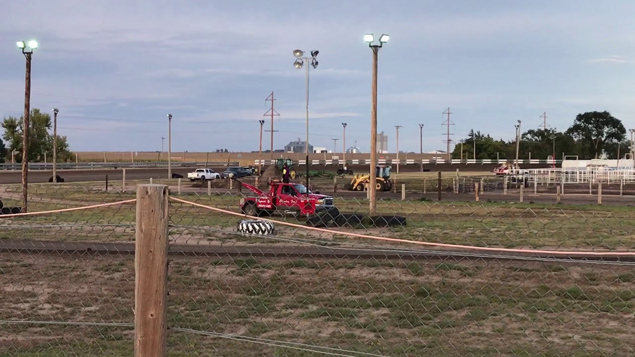 9/30/2017 Phillips County Raceway heat race (outside) - YouTube