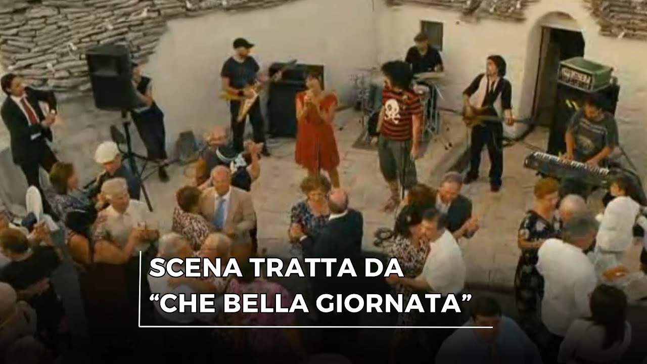 Scena del Battesimo (con Caparezza) - Checco Zalone in "Che Bella ...