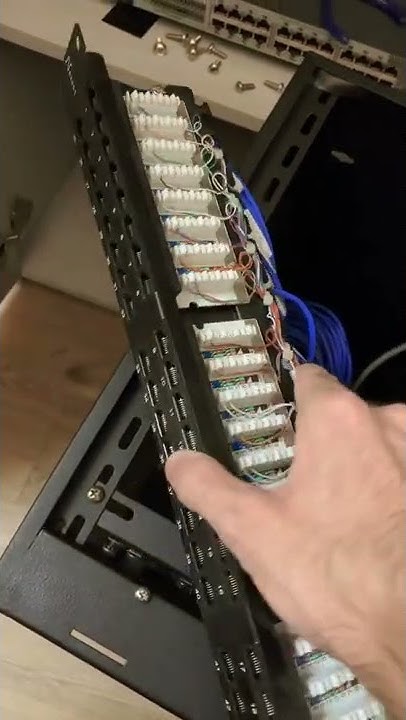 O que é um patch panel? - YouTube