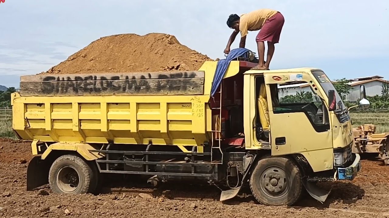 Mobil truk ragasa jomplang tanah full membukit @TMT 47 Officia - YouTube
