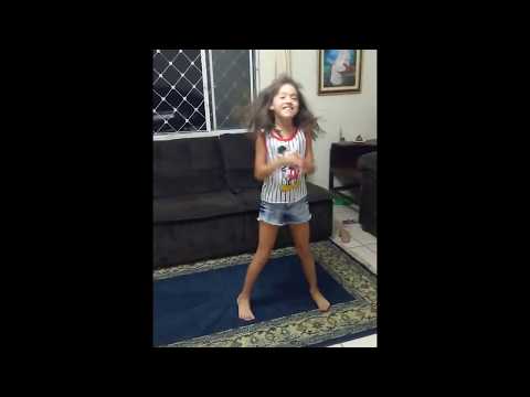 Minha neta dançando  stray kids!