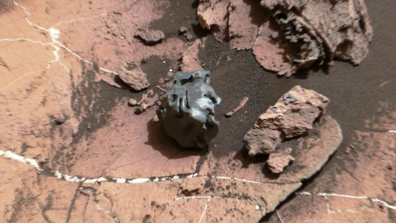 La "roca huevo" Curiósity descubre un meteorito metálico en Marte - YouTube