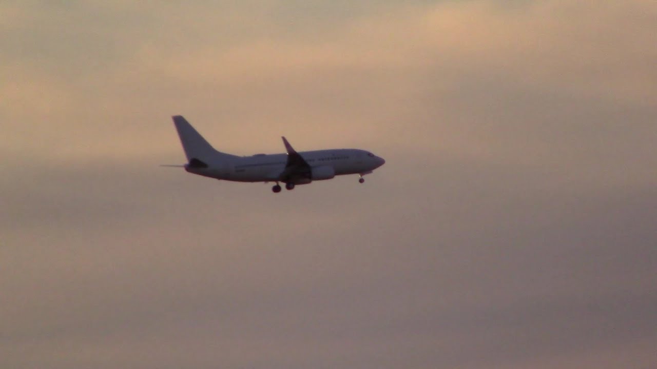 Hillwood Airways 737-700C Landing into Stillwater, OK. (KSWO) - YouTube
