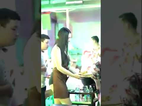 Pelayan Seksi! Awas! Gagal Fokos....