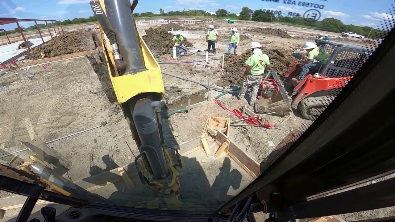 Backhoe in a tight spot. #backhoepilot #MBGA #Digginok - YouTube