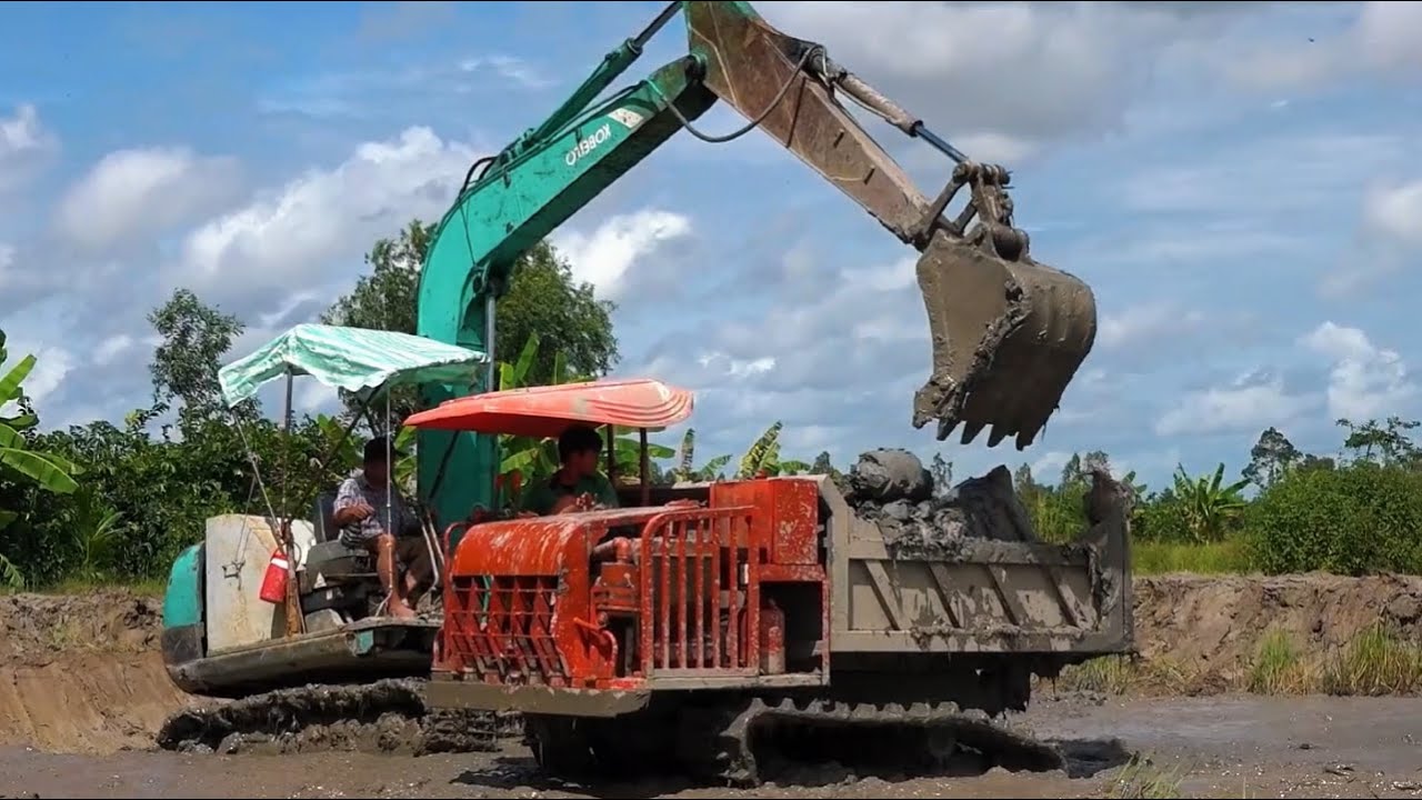 Insane Mud Excavator Moment! - YouTube